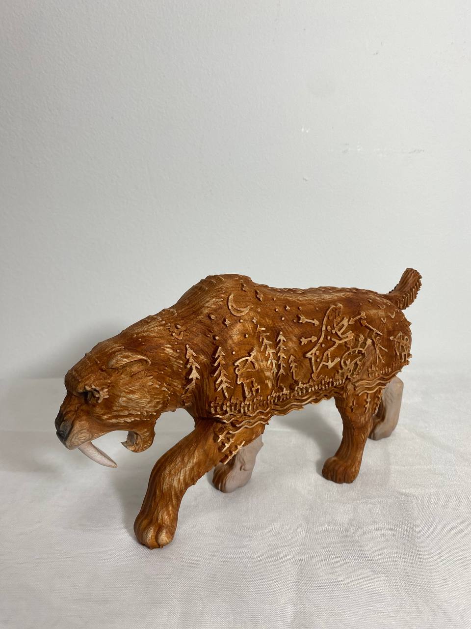 Smilodon Saber toothed tiger Tiger statue Wooden tiger Prehistoric ani ...