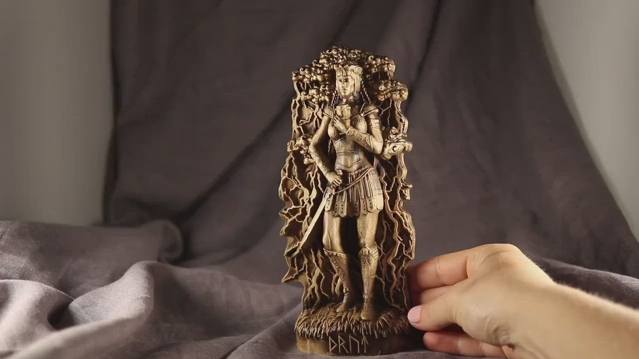 Thrud Valkyrie Statue - Celtic Wood Carving – Art Carving Shop