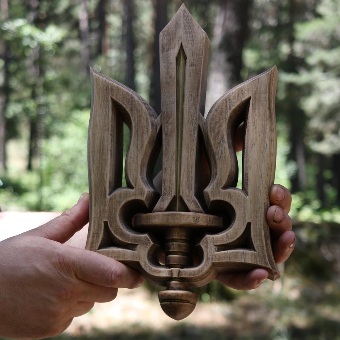 Wooden statue, UKRAINIAN trident Tryzub, Emblem of Ukraine – Art ...