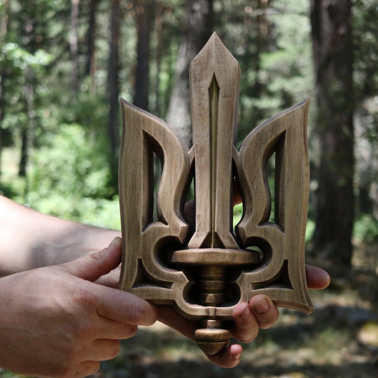 Wooden statue, UKRAINIAN trident Tryzub, Emblem of Ukraine – Art ...